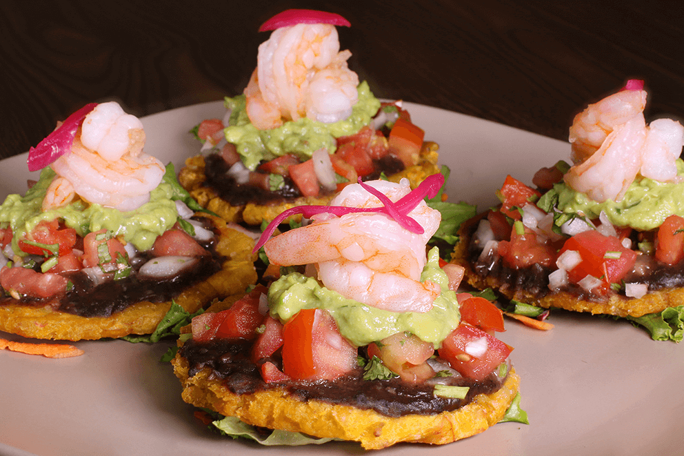 4 Patacones con guacamole y camarones - T PezQué